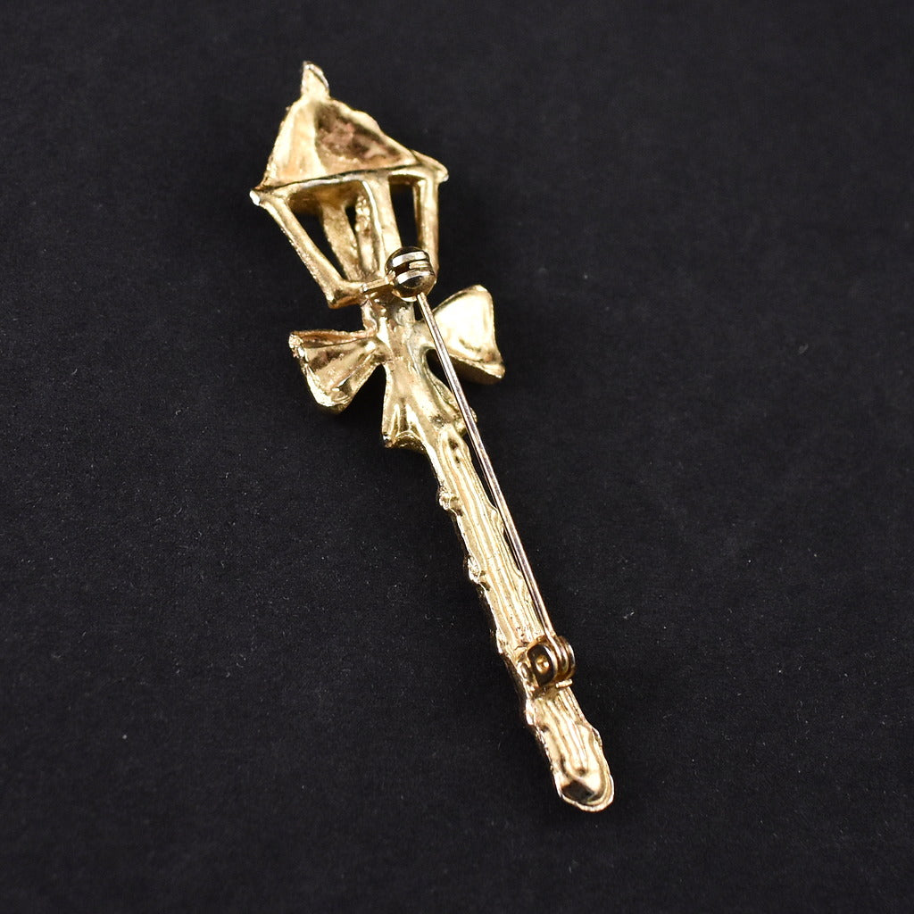 Vintage Holiday Lamp Post Brooch – Cats Like Us